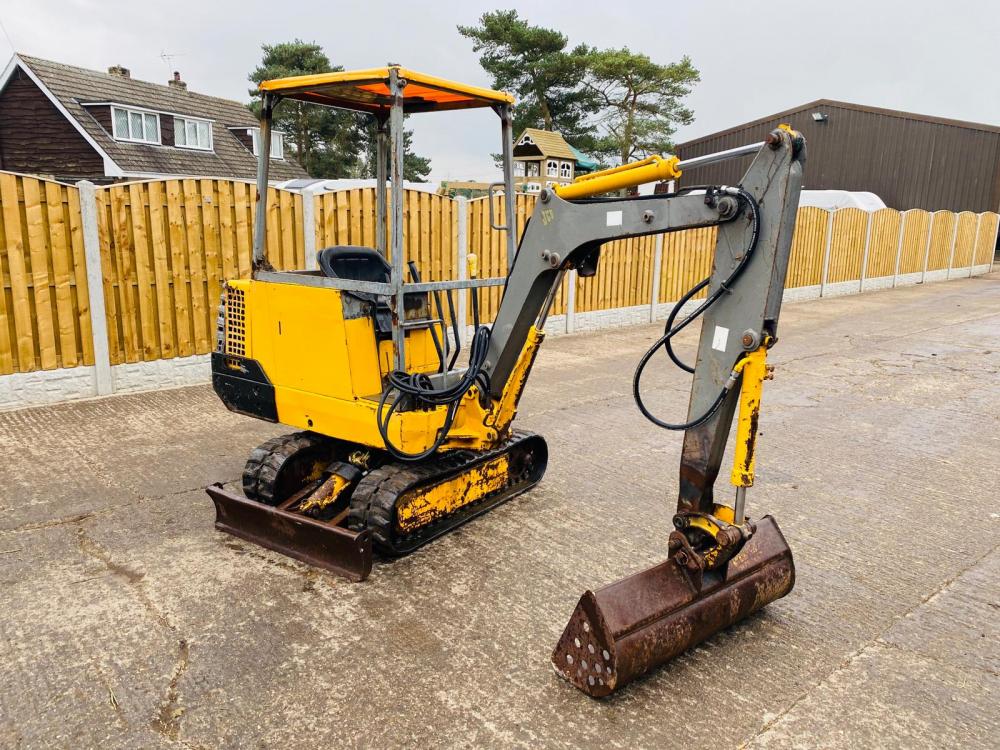 JCB 801 MINI DIGGER C/W 3 CYLINDER PERKINS ENGINE