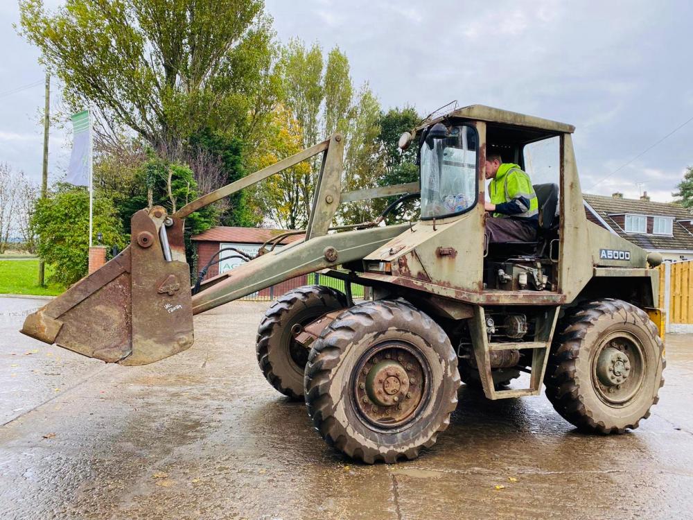 MUIR-HILL A5000 4WD LOADING SHOVEL * EX MOD * C/W FOUR IN ONE BUCKET