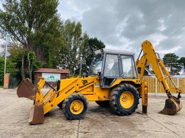 JCB 3CX PROJECT 7 4WD BACKHOE DIGGER C/W FOUR IN ONE BUCKET & PALLET TINES