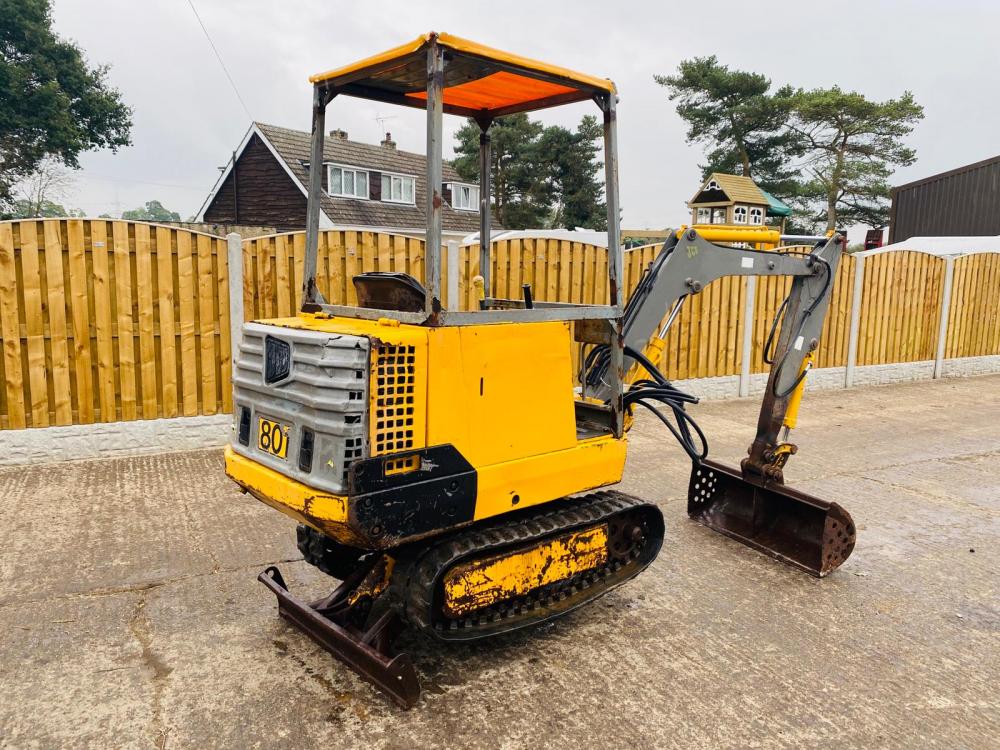 JCB 801 MINI DIGGER C/W 3 CYLINDER PERKINS ENGINE