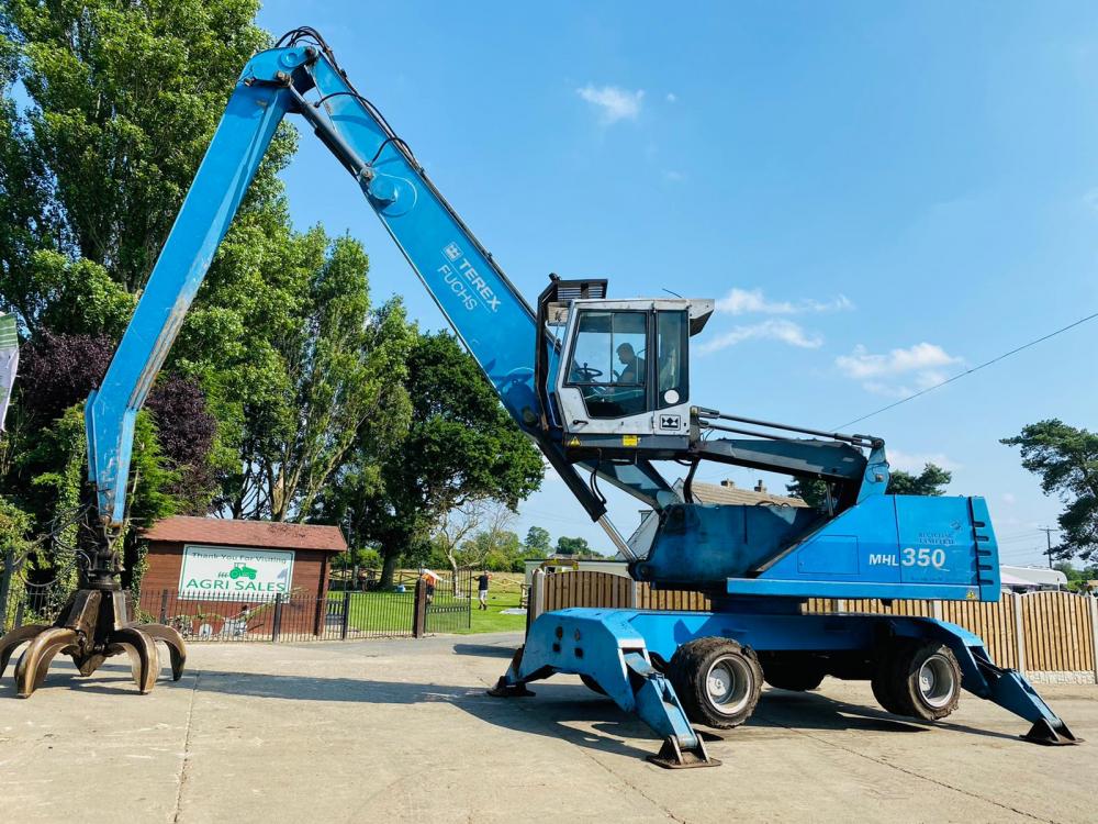 FUCHS MHL350 HIGH RISE CABIN SCRAP HANDLER *YEAR 2009* C/W 5 TINE GRAB ...