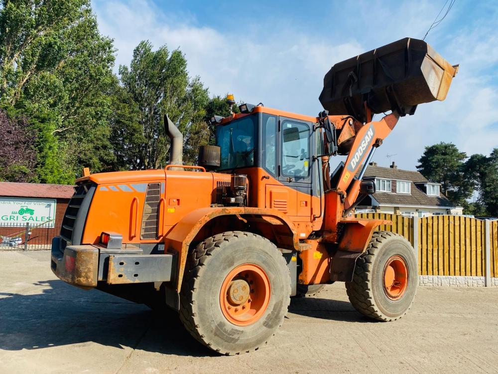 DOOSAN DL200 LOADING SHOVEL * YEAR 2011 * C/W REVERSE CAMERA *SEE VIDEO*