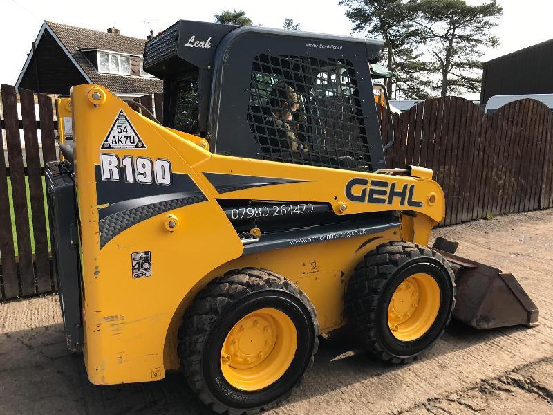 GEHL R190 SKID STEER ( YEAR 2014 ) ** ONLY 880 HOURS