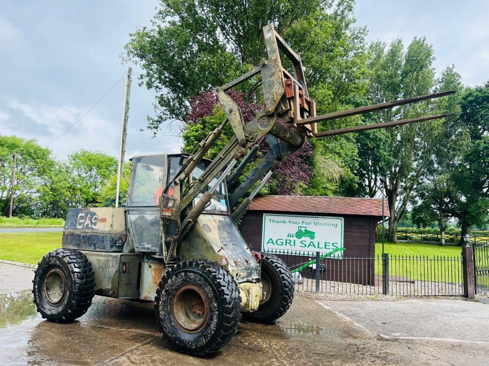 JCB 410M 4WD LOADING SHOVEL * EX - MOD * C/W PALLET TINES