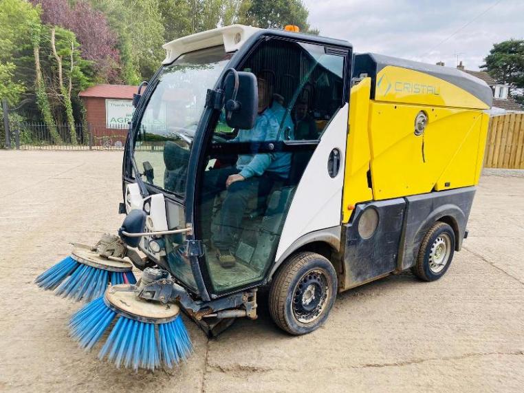 JOHNSON ROAD & PATH SWEEPER *YEAR 2011* C/W FRONT TWIN ROTARY BRUSHES