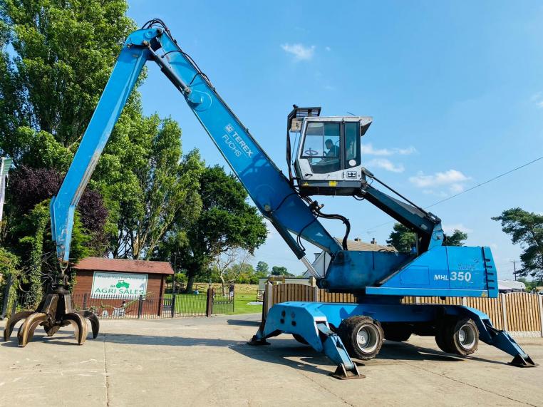 FUCHS MHL350 HIGH RISE CABIN SCRAP HANDLER *YEAR 2009* C/W 5 TINE GRAB ...