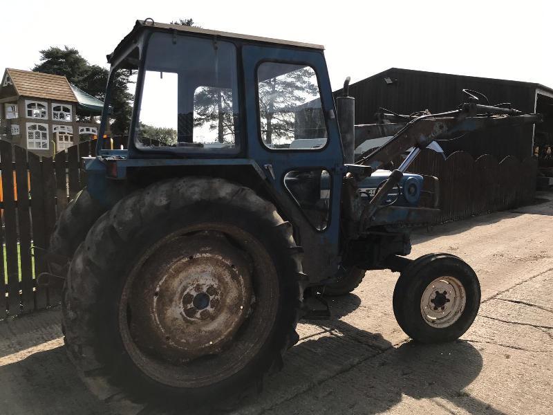 FORD 4600 TRACTOR C/W FRONT LOADER