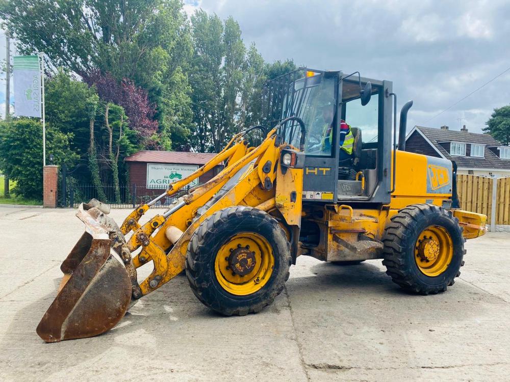 JCB 411 LOADING SHOVEL C/W BUCKET