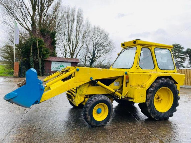 JCB 2D LOADING SHOVEL C/W BUCKET