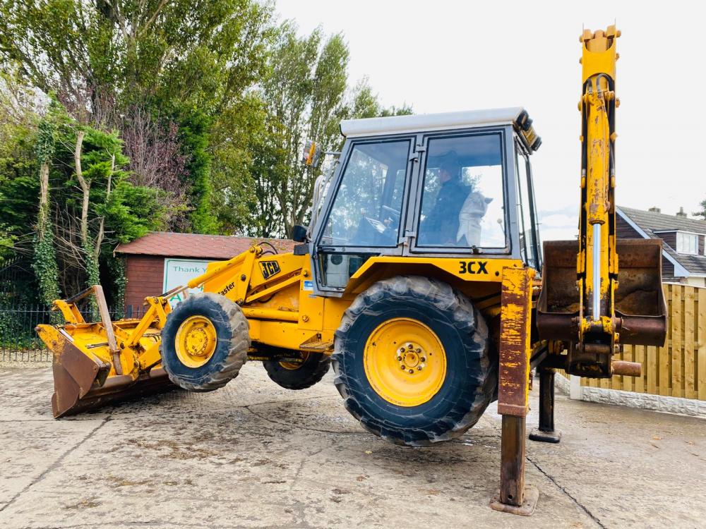 JCB 3CX PROJECT 7 4WD BACKHOE DIGGER C/W FOUR IN ONE BUCKET & PALLET TINES