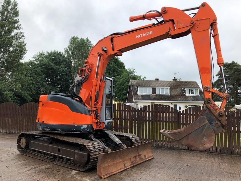 HITACHI EX135UR - 5 ZERO SWING TRACKED EXCAVATOR ( PLEASE SEE VIDEO )