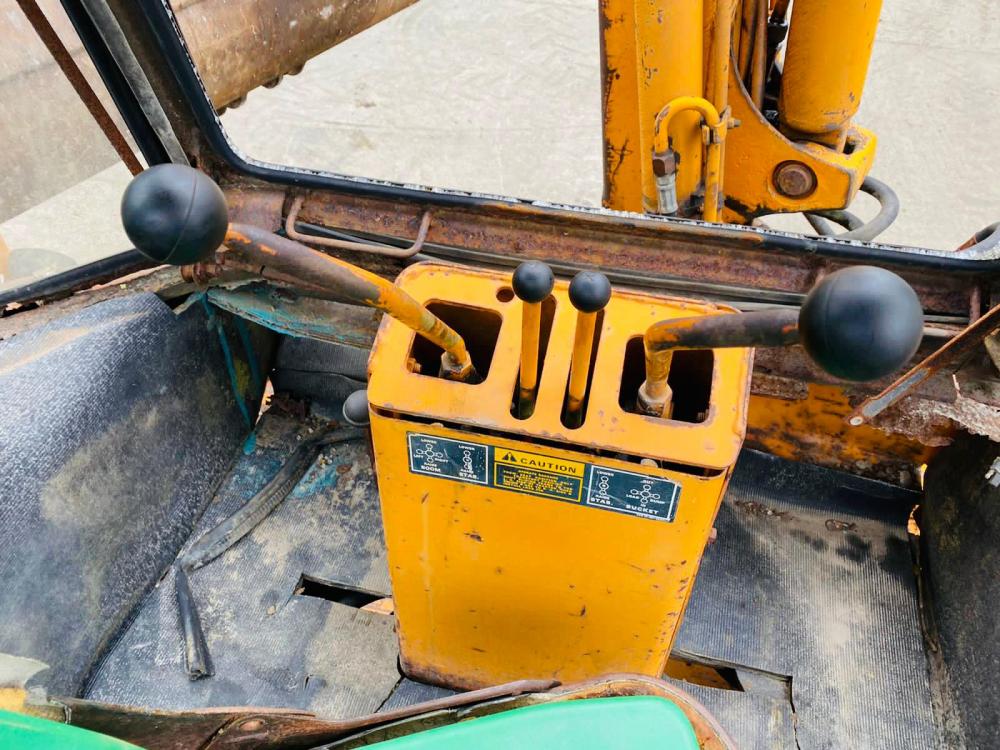 CASE 580F BACKHOE DIGGER C/W BUCKET