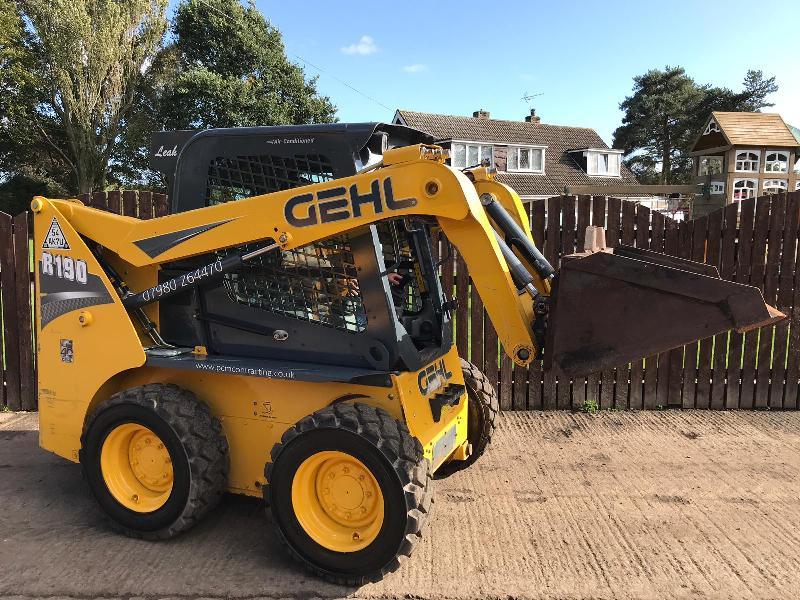 GEHL R190 SKID STEER ( YEAR 2014 ) ** ONLY 880 HOURS