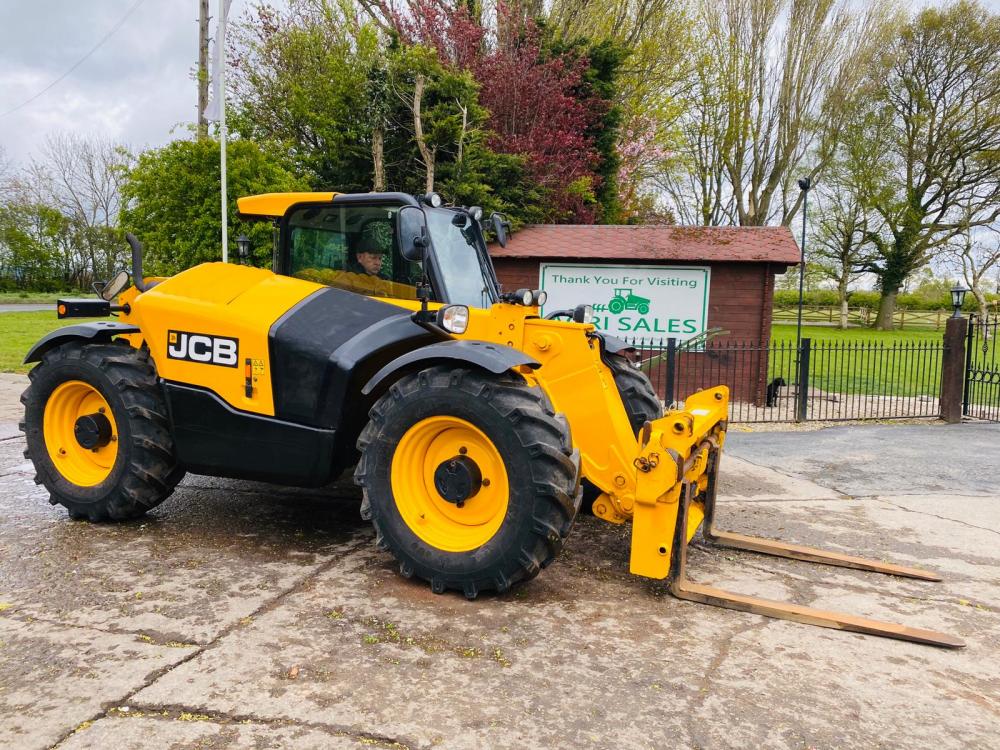 JCB 527-58 AGRI TELEHANDLER *YEAR 2015 , AG SPEC* C/W PICK UP HITCH
