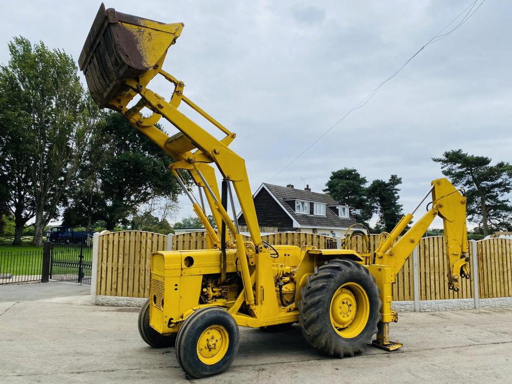 MASSEY FERGUSON 50 BACK HOE DIGGER C/W SELECTION OF BUCKETS