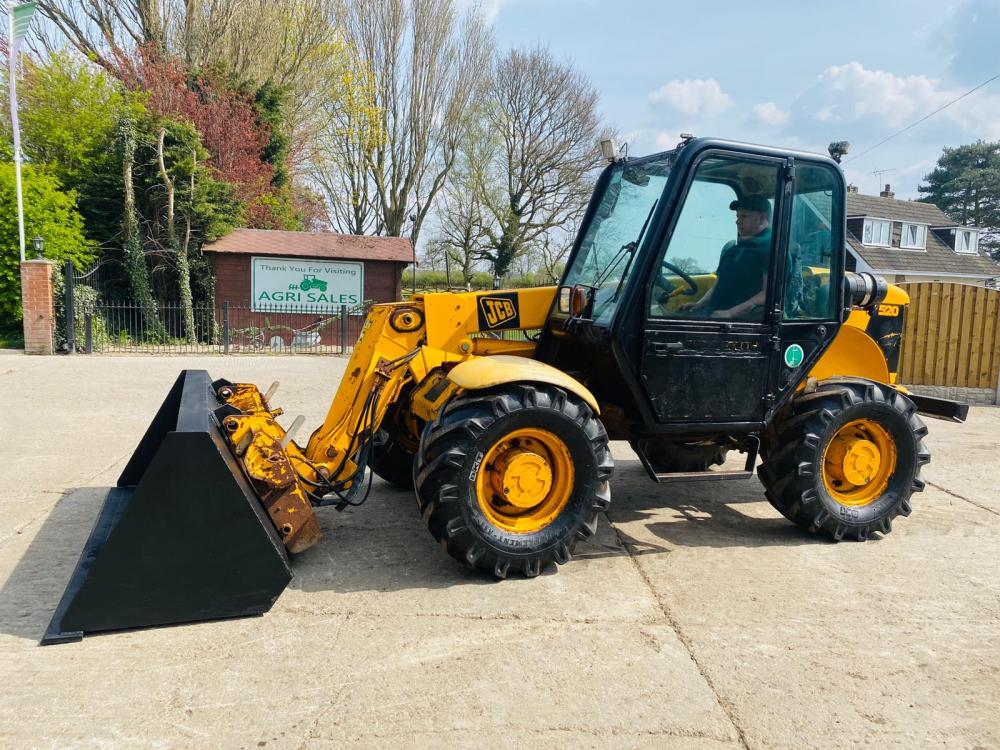 JCB 520 4WD TELEHANDLER C/W BRAND NEW BUCKET