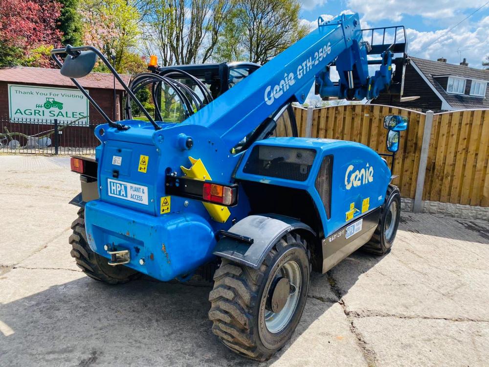 GENIE GTH-2506 4WD TELEHANDLER * YEAR 2016 ONLY 924 HOURS * C/W PALLET ...