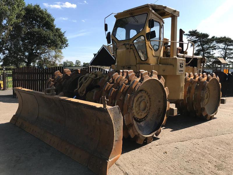 CAT 825B COMPACTOR C/W BLADE