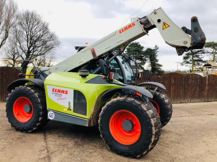 CLAAS SCORPION 7045 TURBO TELEHANDLER C/W PICK UP HITCH ** FARM SPEC