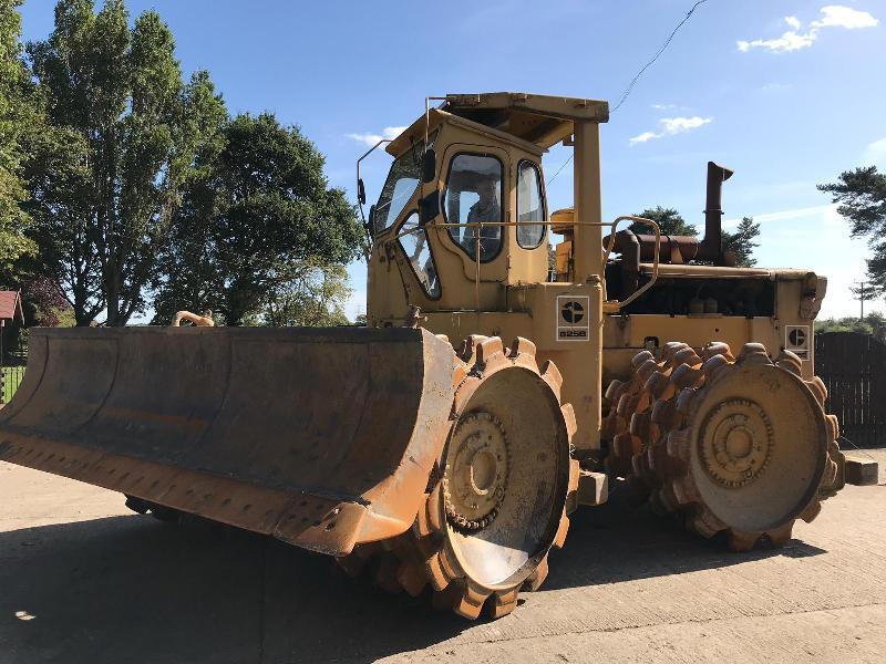 CAT 825B COMPACTOR C/W BLADE