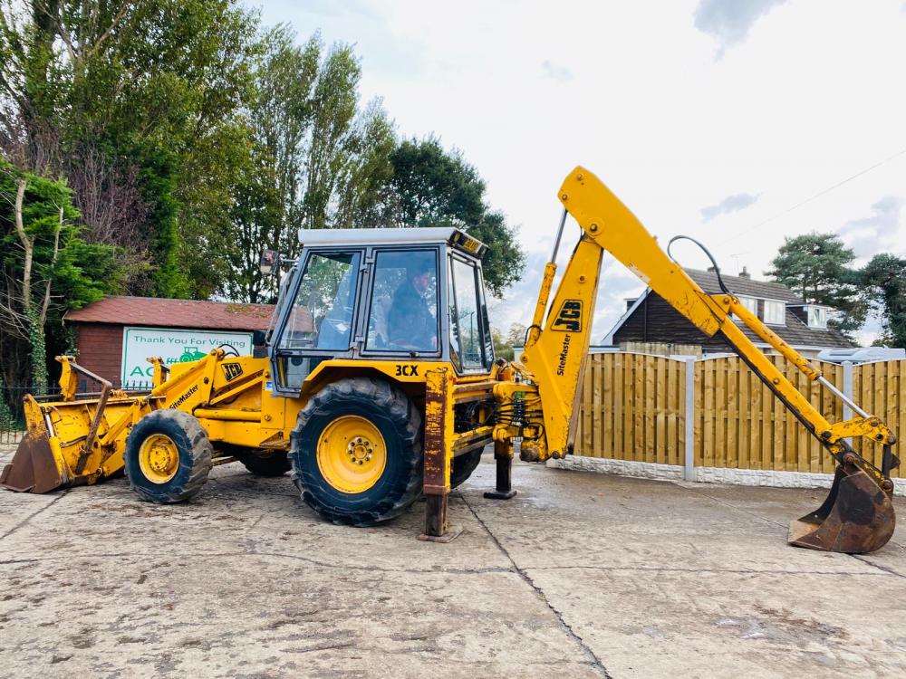 JCB 3CX PROJECT 7 4WD BACKHOE DIGGER C/W FOUR IN ONE BUCKET & PALLET TINES