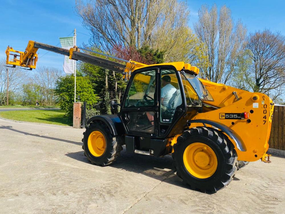 JCB 535-95 TELEHANDLER * 9.5 METER REACH * C/W PALLET TINES