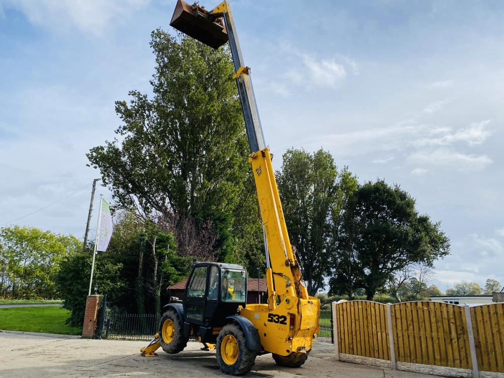 JCB 532-120 TELEHANDLER * 12 METER REACH * C/W 2 X SUPPORT LEGS & BUCKET