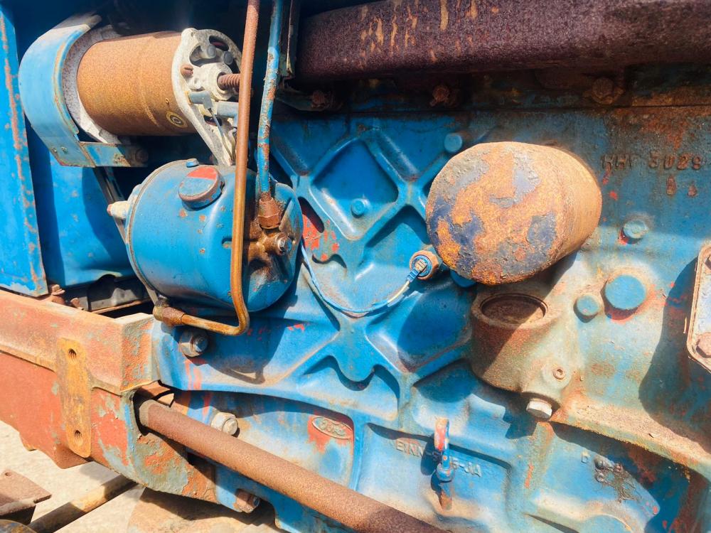 FORD 5000 ROADLESS 4WD TRACTOR C/W FRONT WEIGHTS