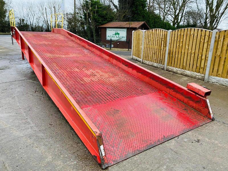 THORWORLD 40FT X 8FT LOADING RAMP * YEAR 2008 * C/W HRDUALIC LEG HEIGHT