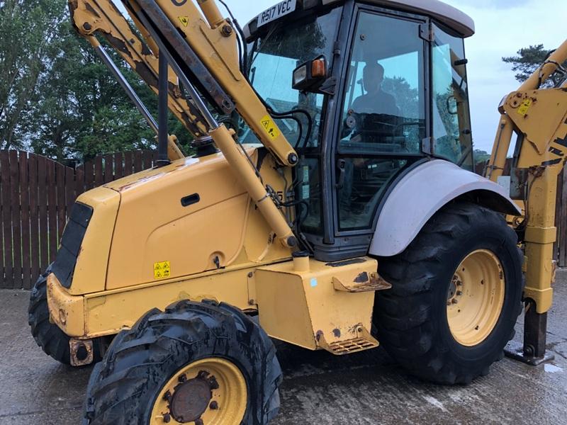 NEW HOLLAND NH95 DIGGER C/W BACK HOE DIGGER