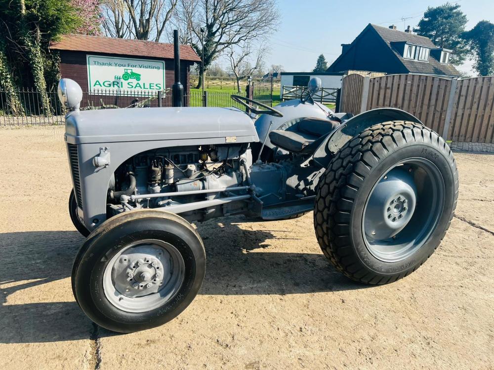 GREY FERGUSON TVO TRACTOR C/W REAR LINKAGE