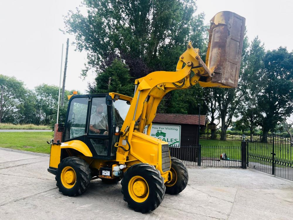 JCB 2CX 4WD AIRMASTER LOADING SHOVEL C/W SIDE TIP BUCKET