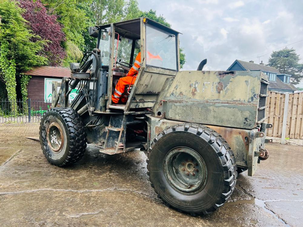 JCB 410M 4WD LOADING SHOVEL * EX - MOD * C/W PALLET TINES