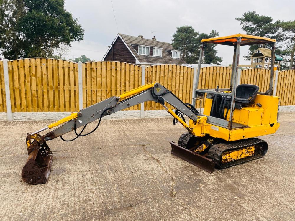 JCB 801 MINI DIGGER C/W 3 CYLINDER PERKINS ENGINE