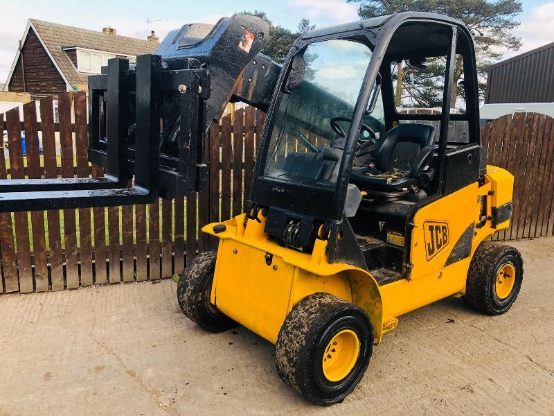 JCB 35D 4X4 TELETRUCK C/W 8 FOOT LONG PALLET TINES * PLEASE SEE VIDEO
