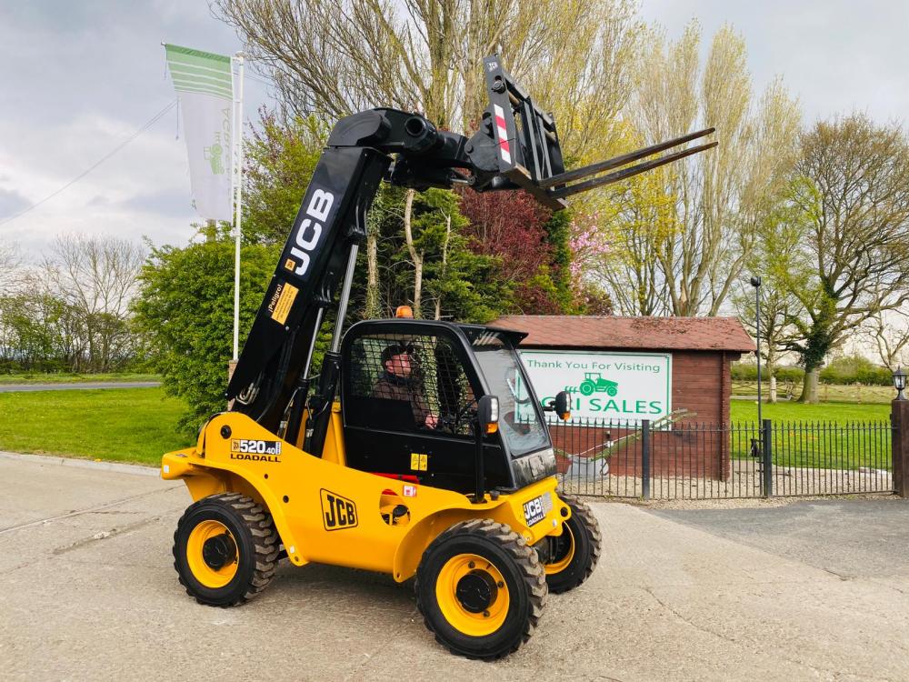 JCB 520-40 4WD TELEHANDLER * YEAR 2007 * C/W PALLET TINES