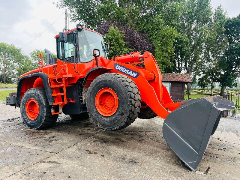 DOOSAN DL350 4WD LOADING SHOVEL * YEAR 2010 , 4836 HOURS * C/W REVERSE ...