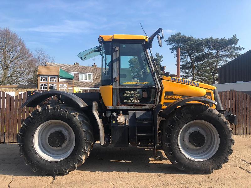 JCB 2135 FASTRAC TRACTOR ( YEAR 2003 ) ( PLEASE SEE VIDEO )
