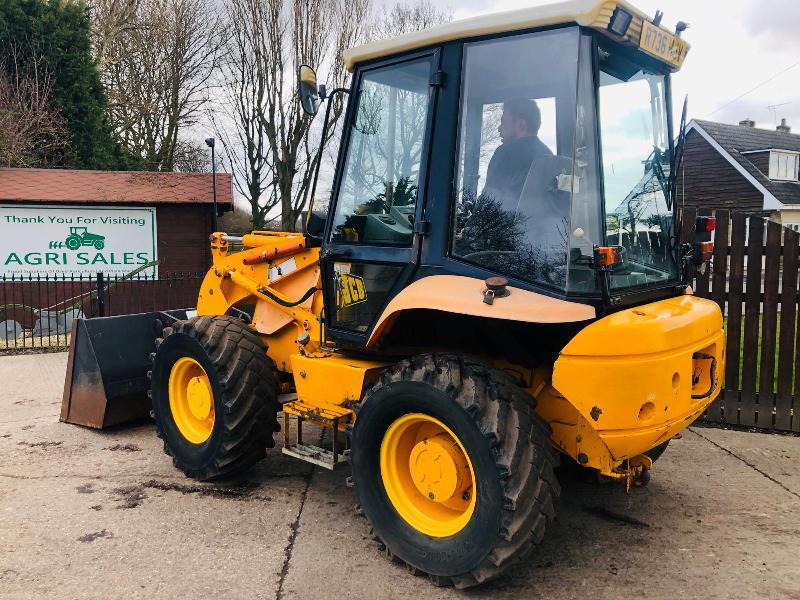 JCB 2CX FARM MASTER C/W PICK UP HITCH,BUCKET & PALLET FORKS * ONLY 4382 ...