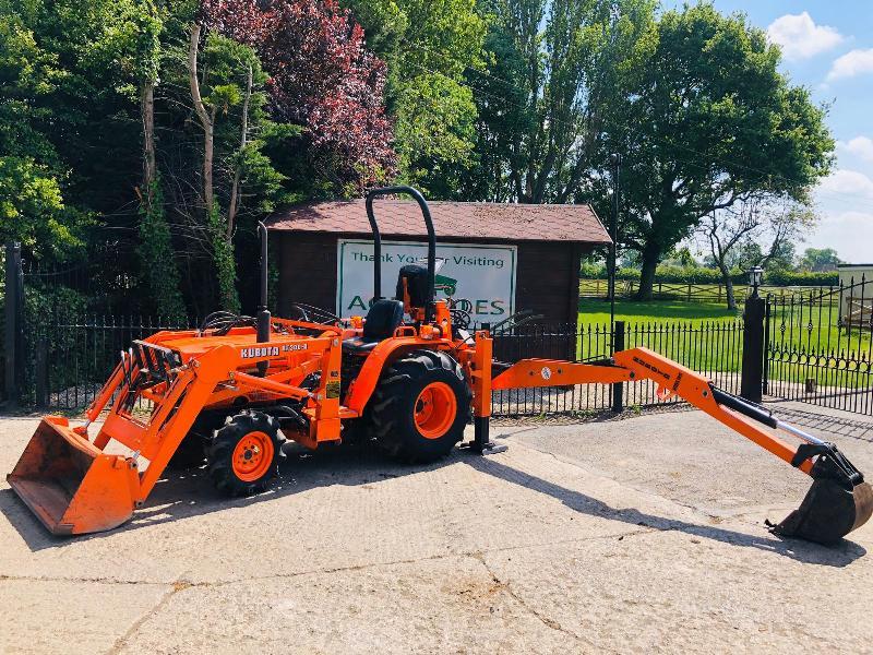 KUBOTA B8200HST 4WD TRACTOR C/W REAR BACK ACTOR & LOADER