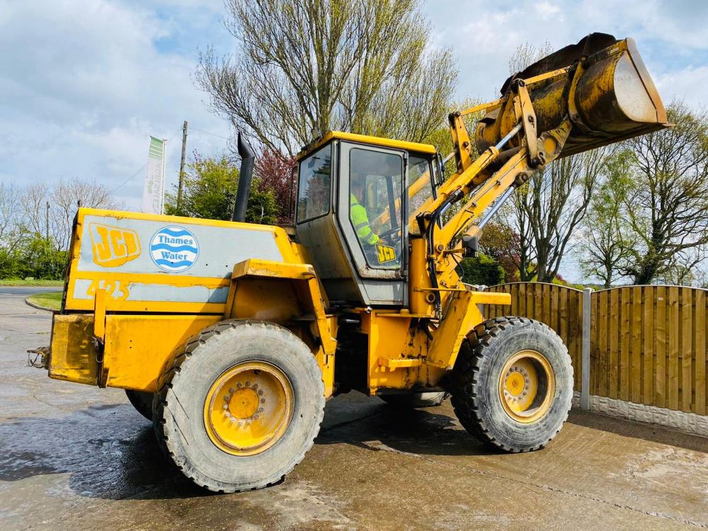 JCB 425 4WD LOADING SHOVEL C/W BUCKET