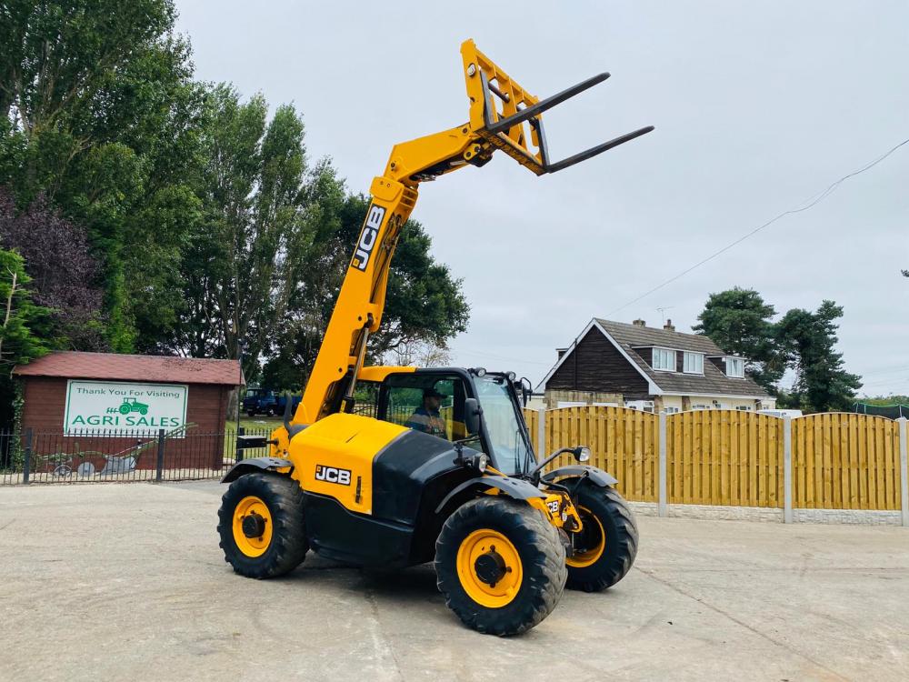 JCB 527-58 * AG-SPEC * TELEHANDLER * YEAR 2015 * C/W PICK UP HITCH
