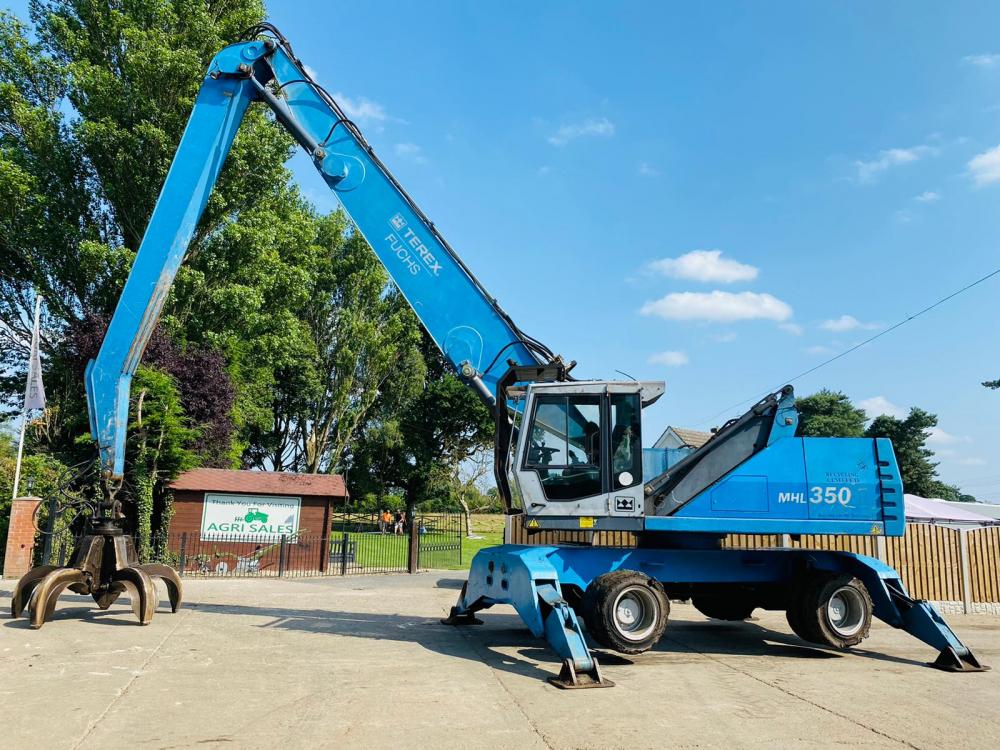 FUCHS MHL350 HIGH RISE CABIN SCRAP HANDLER *YEAR 2009* C/W 5 TINE GRAB ...