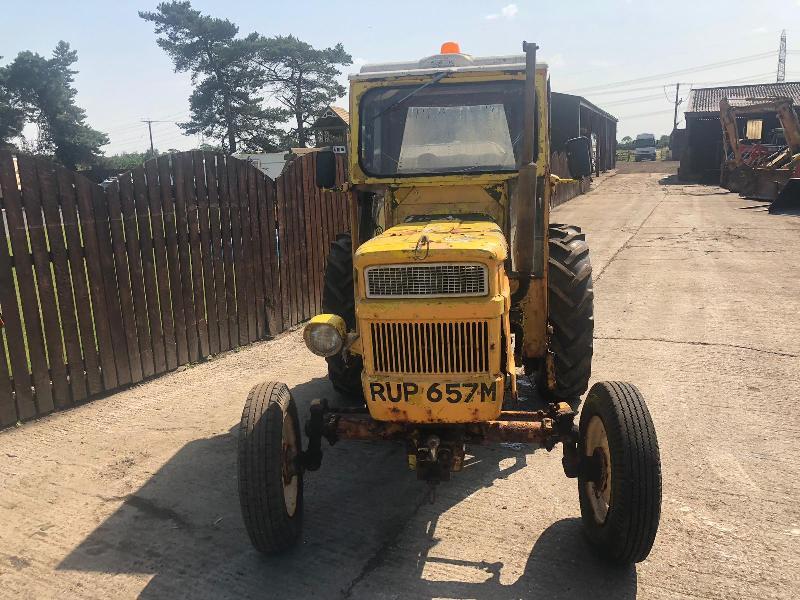 FIAT 450 TRACTOR C/W DUNCAN CAB NON RUNNER ( PROJECT )