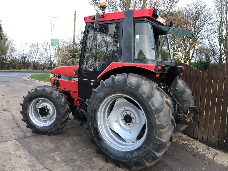 CASE 4240 4WD TRACTOR