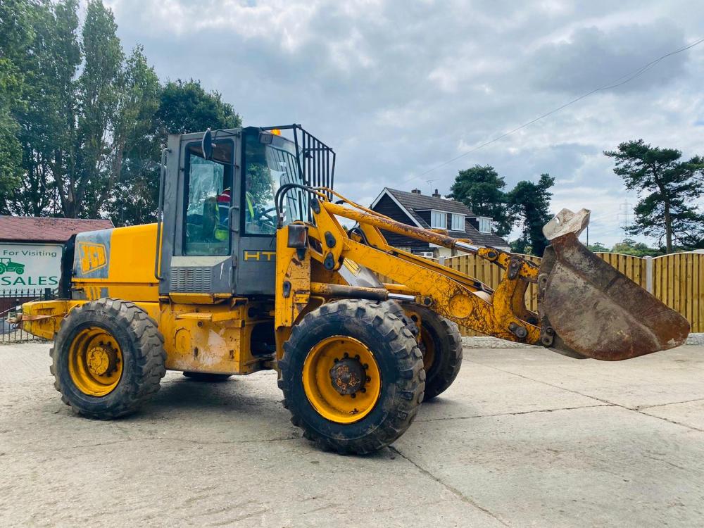 JCB 411 LOADING SHOVEL C/W BUCKET