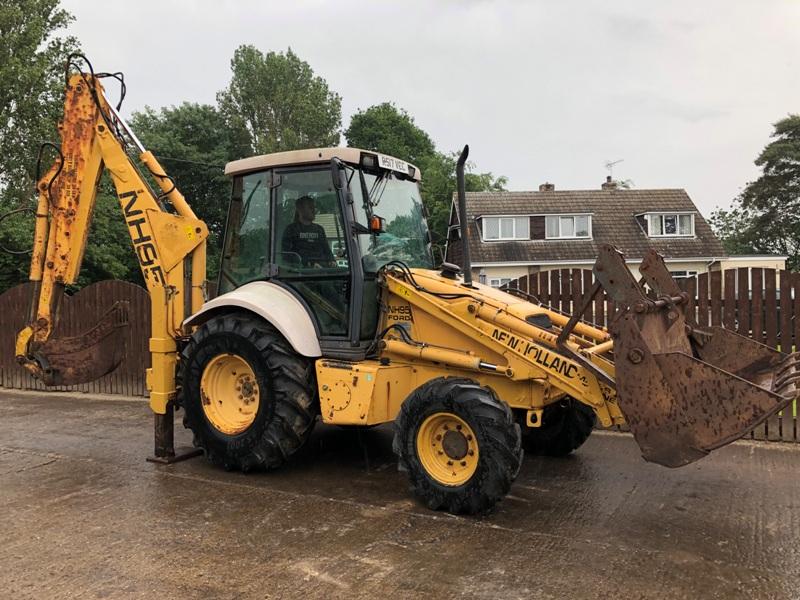 NEW HOLLAND NH95 DIGGER C/W BACK HOE DIGGER
