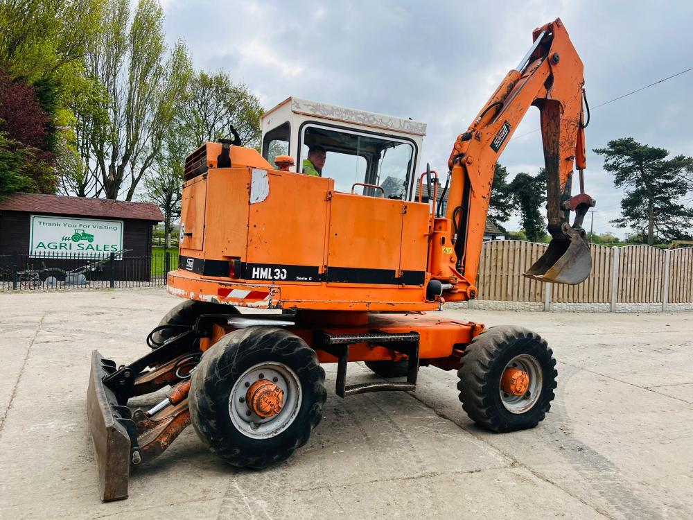 SCHAEFF HML30 4WD WHEELED EXCAVATOR C/W FRONT BLADE