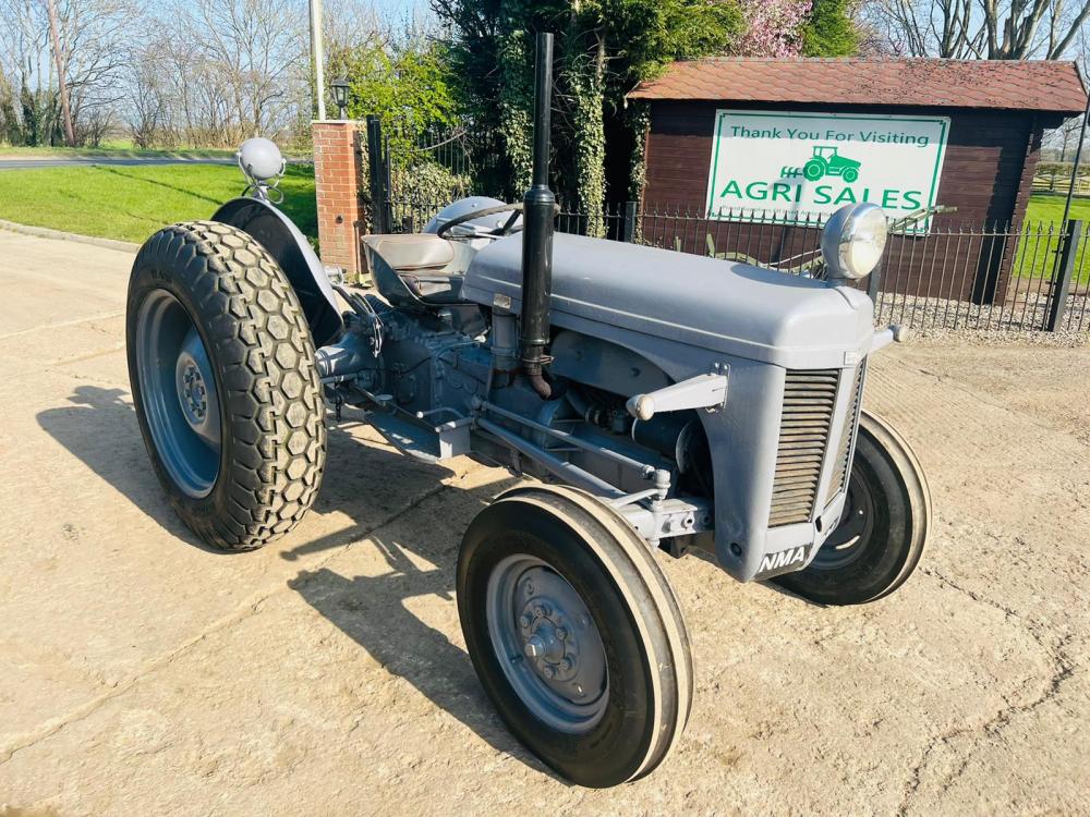 GREY FERGUSON TVO TRACTOR C/W REAR LINKAGE