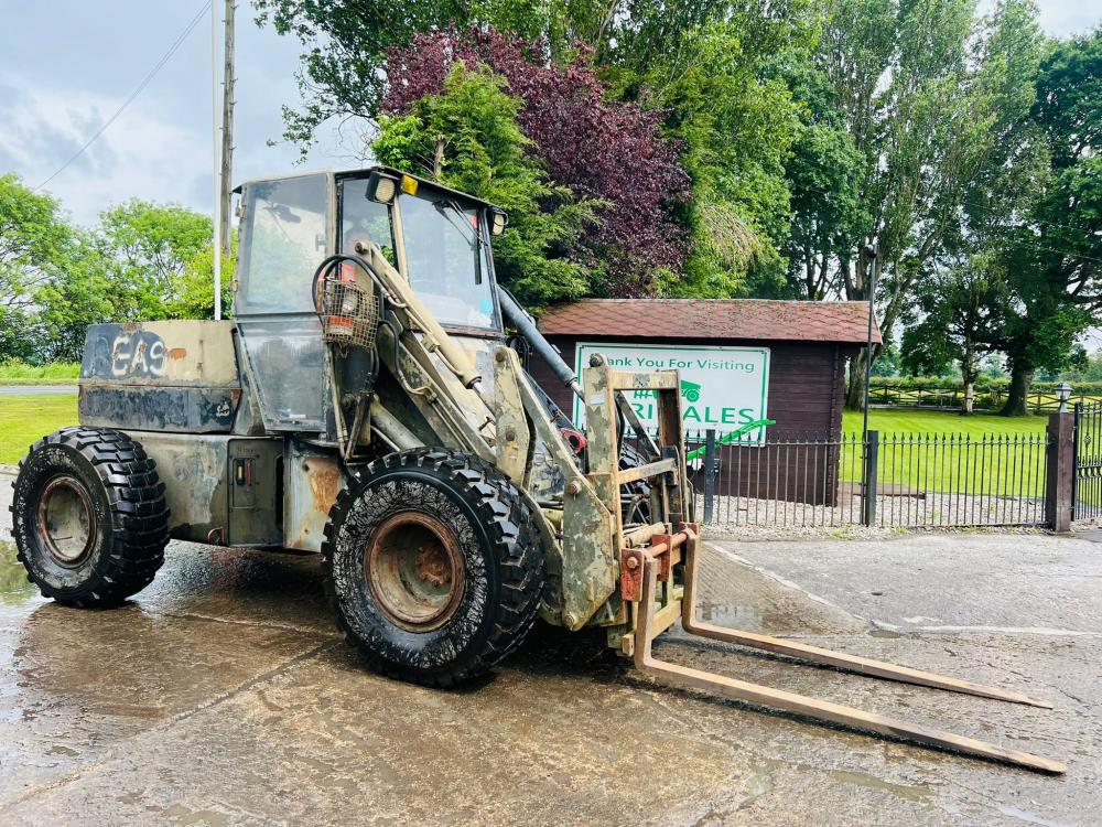JCB 410M 4WD LOADING SHOVEL * EX - MOD * C/W PALLET TINES